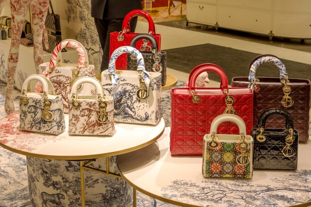 What Are the Hallmarks of a Well-Made Purse? | VIBEANT